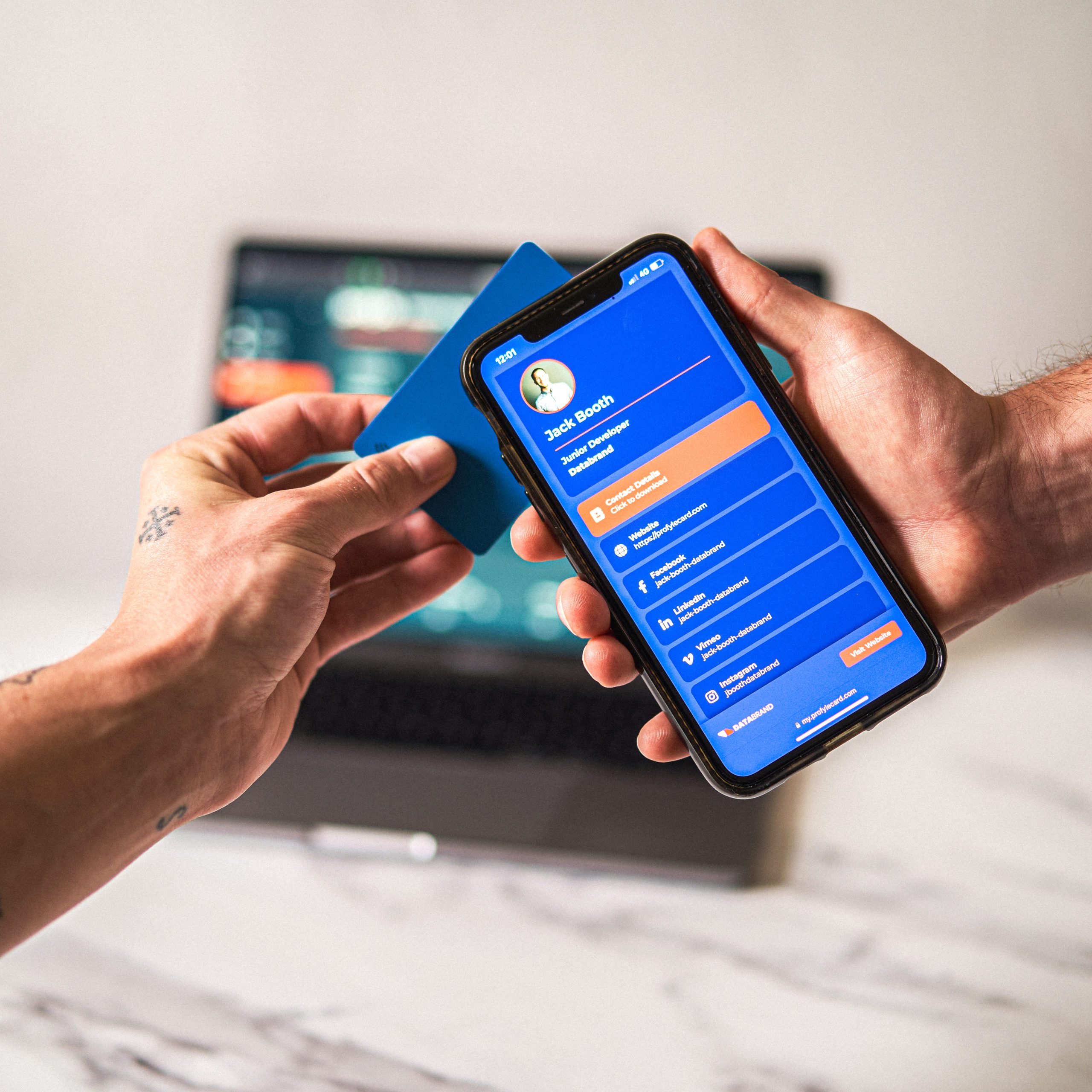 Keep colleagues and client safe using contactless business cards